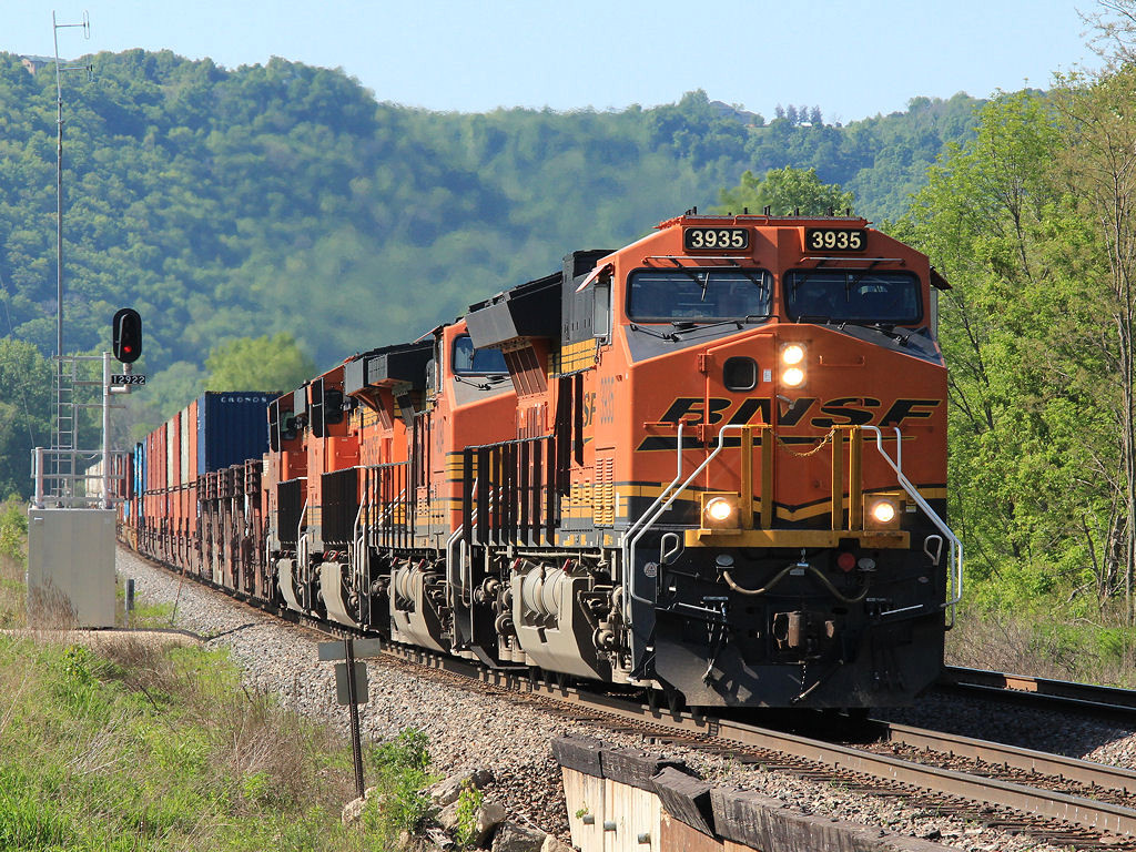 BNSF 3935